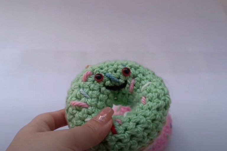 15 Crochet Donut Patterns And Video Tutorials (All Free!) - Red Agape Blog