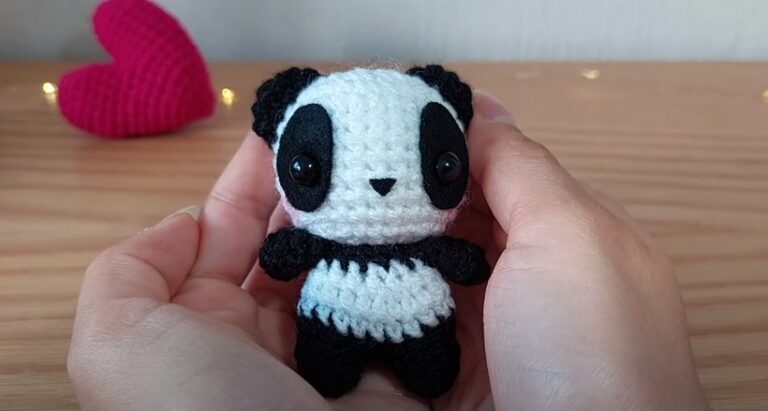 13 Crochet Panda Patterns to Pet A Stuffed Panda (easy!)