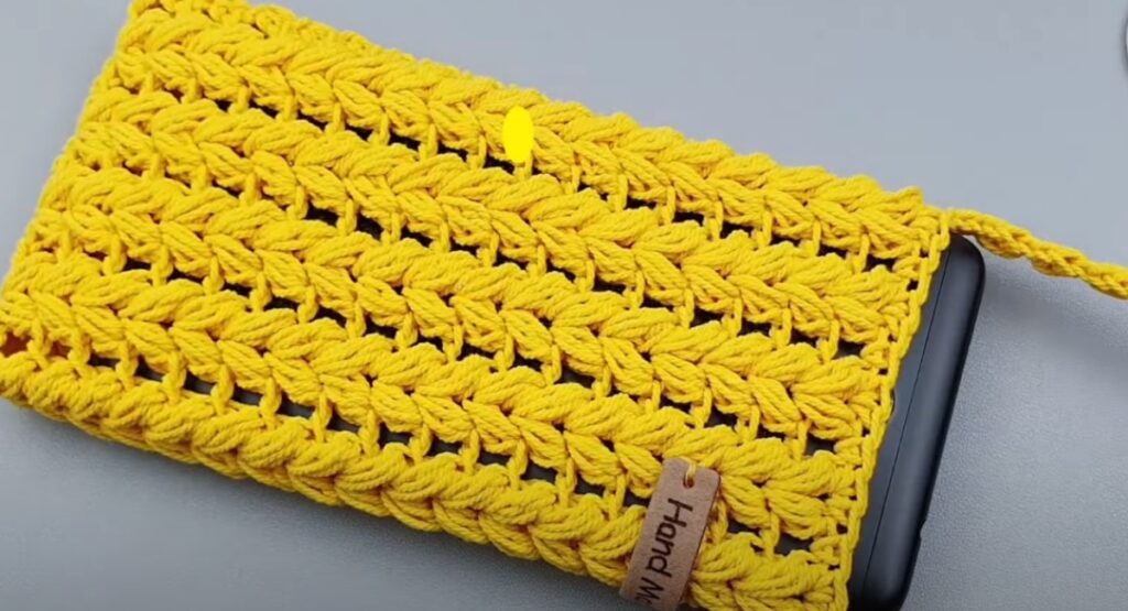 24 Crochet Phone Bag Patterns For Holding Your Smartphones