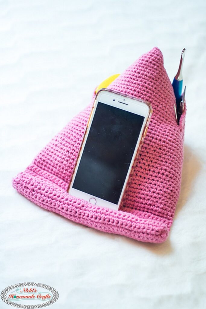 10 Crochet Phone Stand Patterns For Personal Use - Red Agape Blog