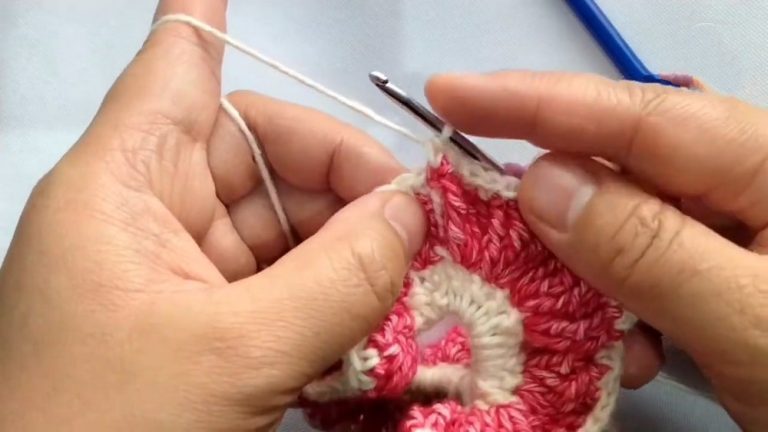 How to Crochet Two-color Hair Scrunchie for Beginners - Red Agape Blog