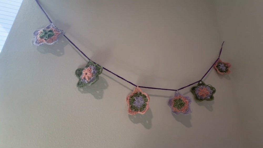 How to Crochet Granny Square Star Garland for Celebrations - Red Agape Blog